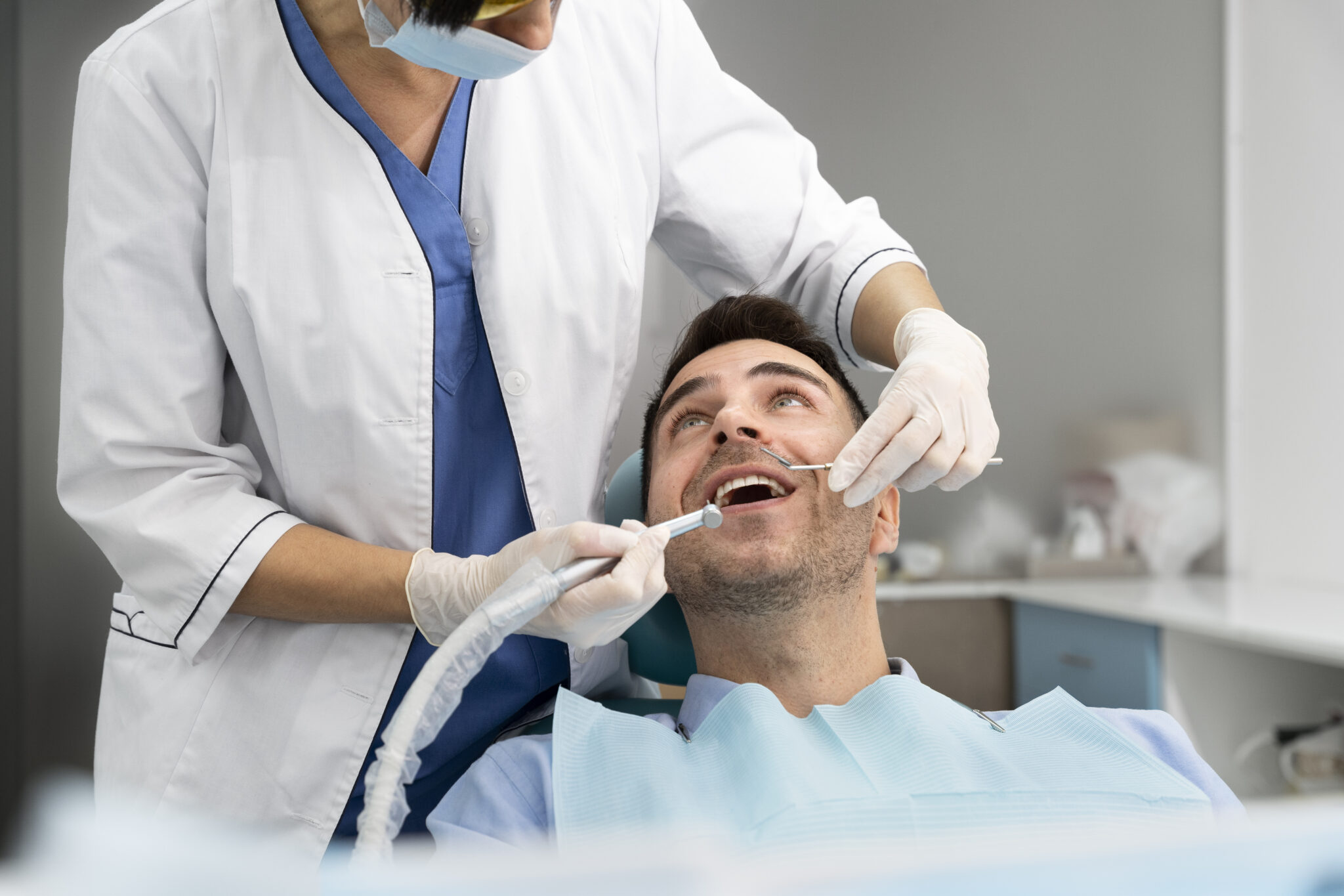 Differences Between Dental Hygienist and Dentist - Hire Smiles